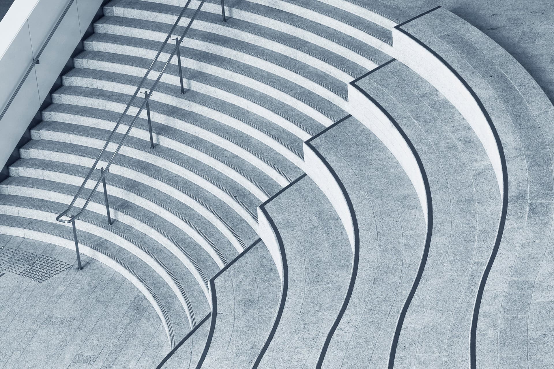 Value at Risk (VaR) vs Expected Shortfall (ES)